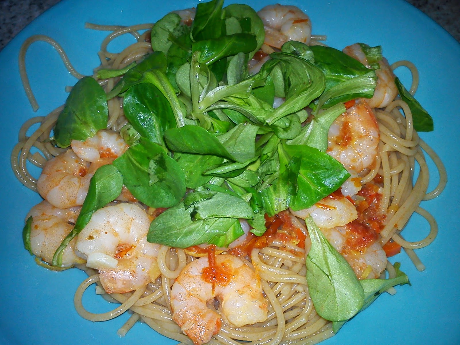 Kitchen of Kiki: Spaghetti with tiger prawns , chili and sun-dried tomatoes