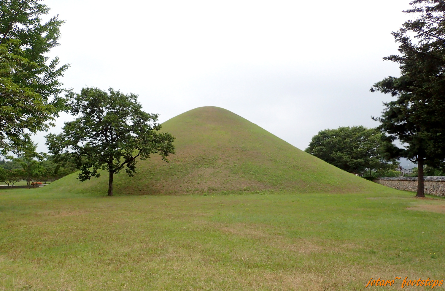 Footsteps - Jotaro's Travels: Sites : Tumuli Park Tomb Complex Gyeongju ...