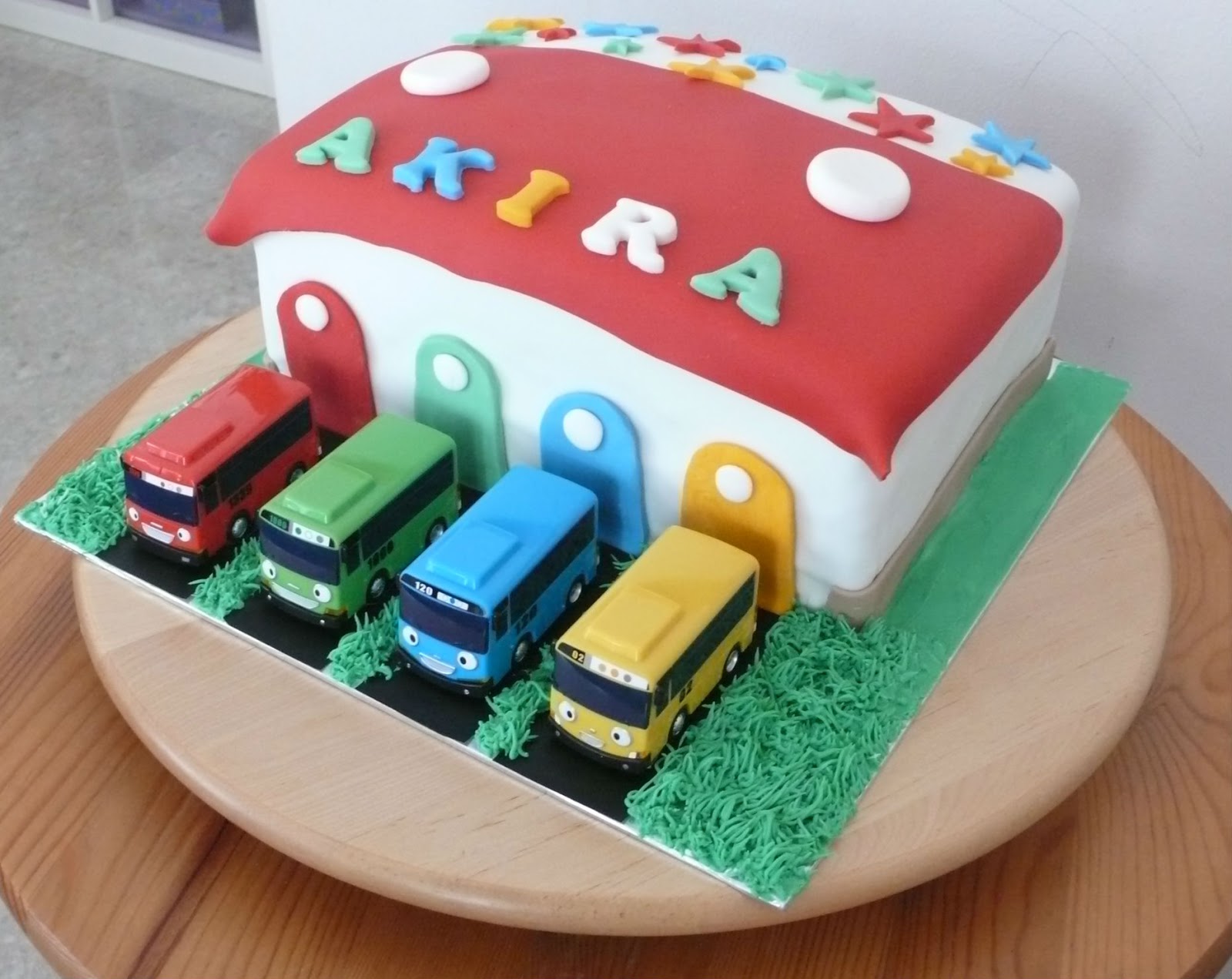 Debbie's Little Sweets: Tayo Buses Make Cool Cakes