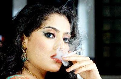 Female Indian actress smoking: Mumtaz Smoking