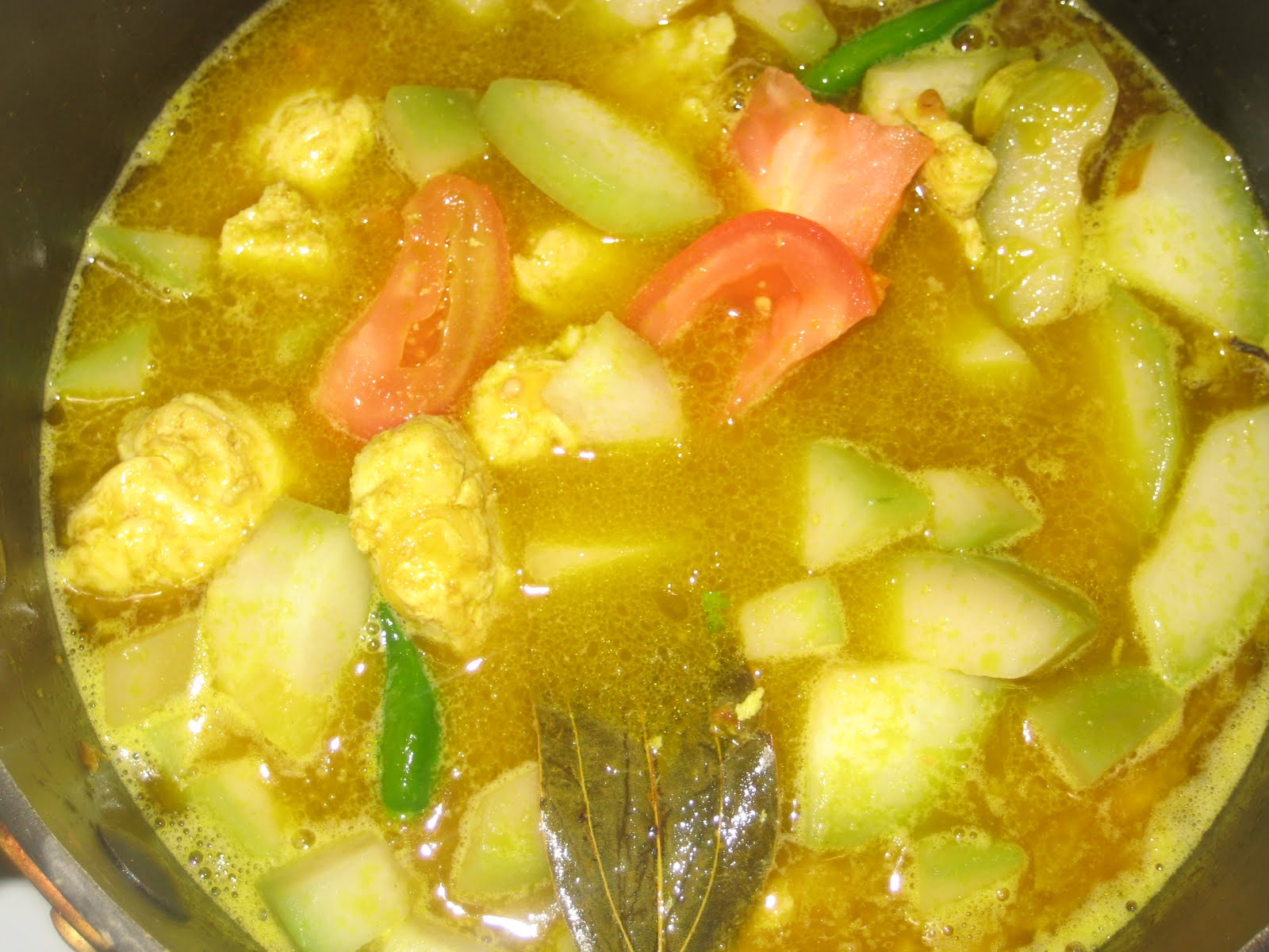 Bottle Gourd & Chicken Curry ~ Lucky's Recipes