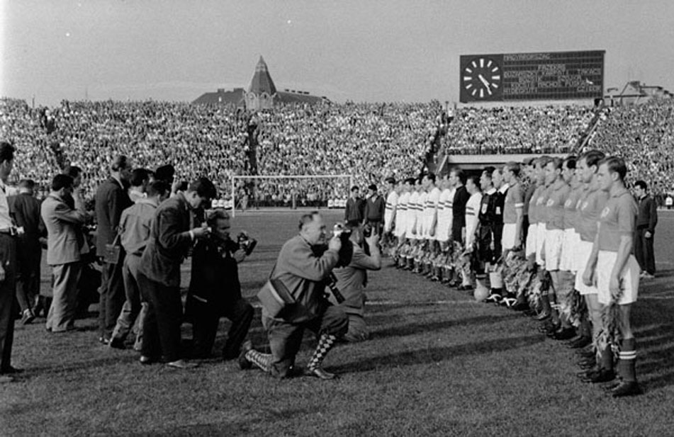 Soccer Nostalgia: Old team Photographs-Part 30c