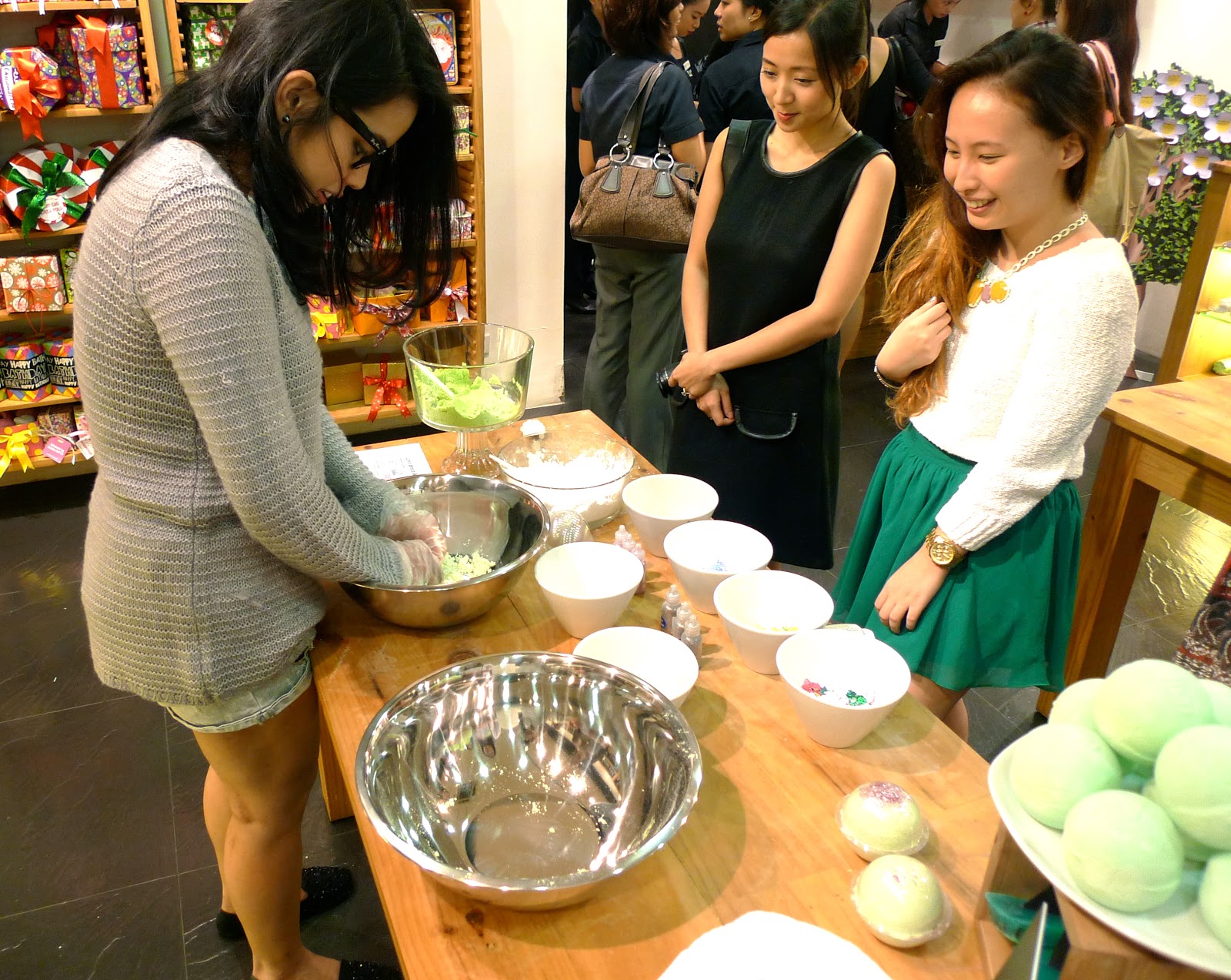 Lather Up in Cheer with Lush Holiday+The Making of Lush's Iconic Bath ...