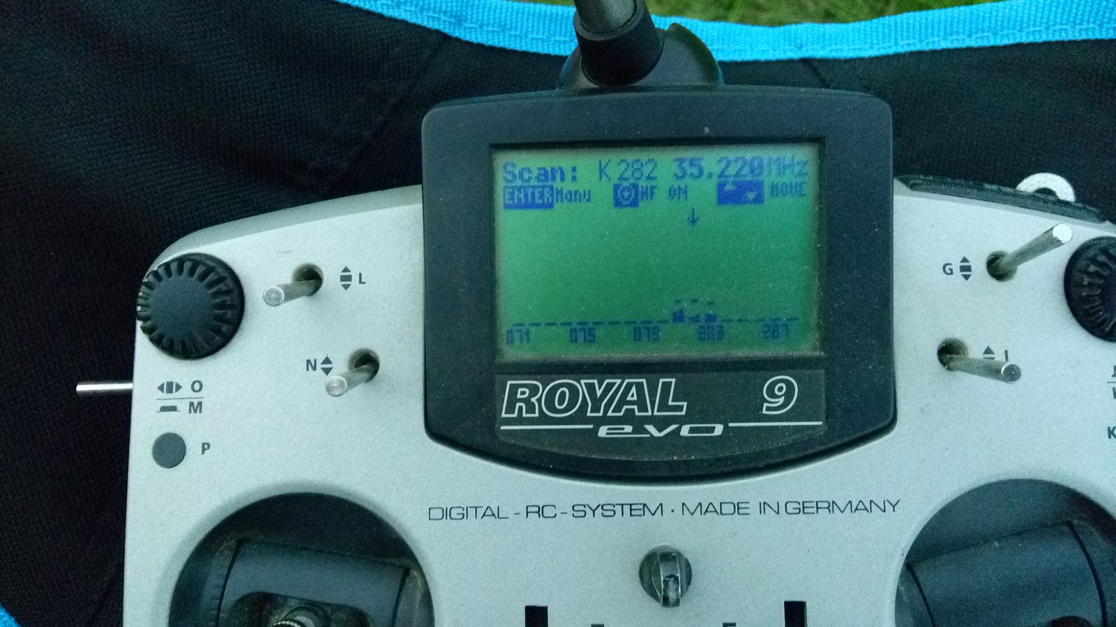 Stránky o modelech letadel: RC souprava Multiplex Royal Evo 9