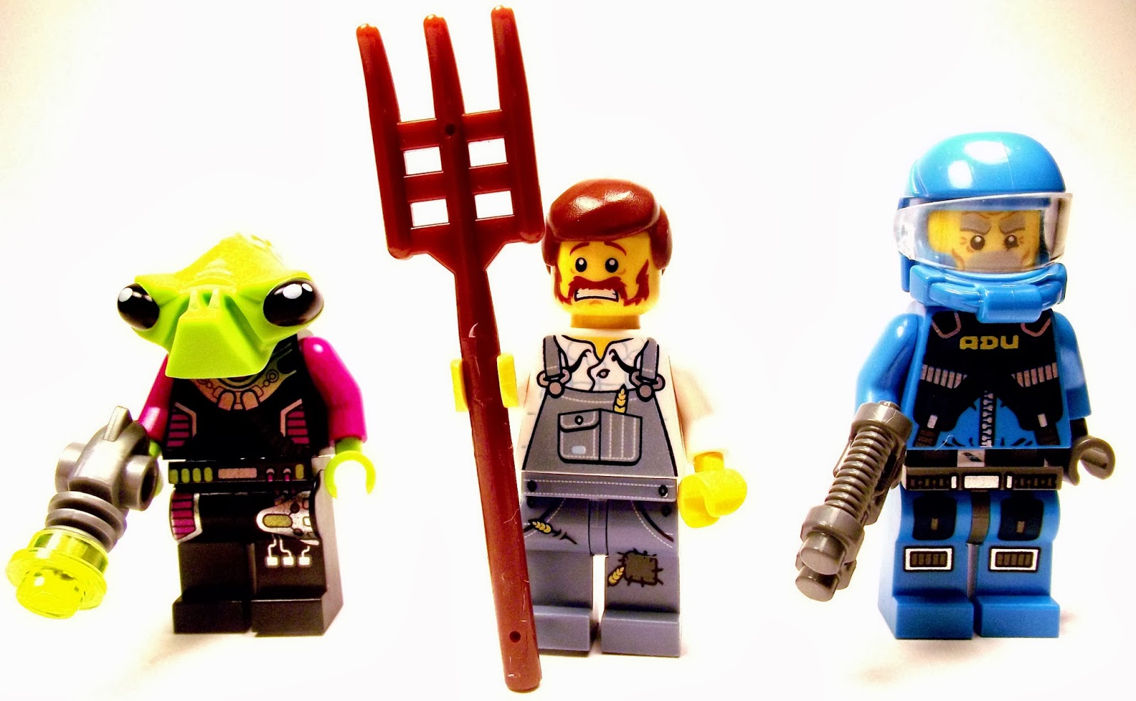 The Lego King: Lego Alien Conquest Alien Defender, Tripod Invader, UFO ...