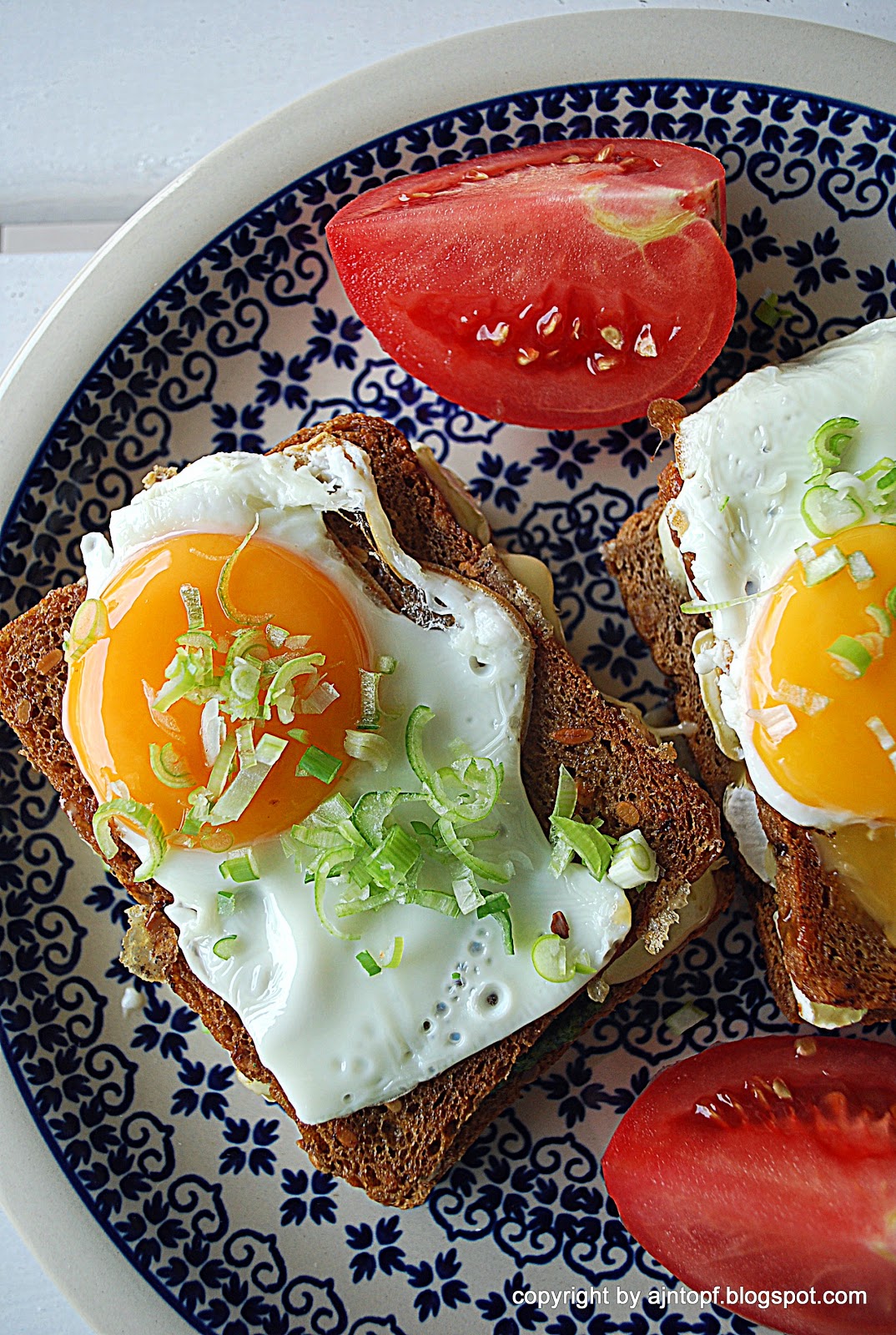 eintopf: jajko sadzone na grzance z pietruszkowym pesto