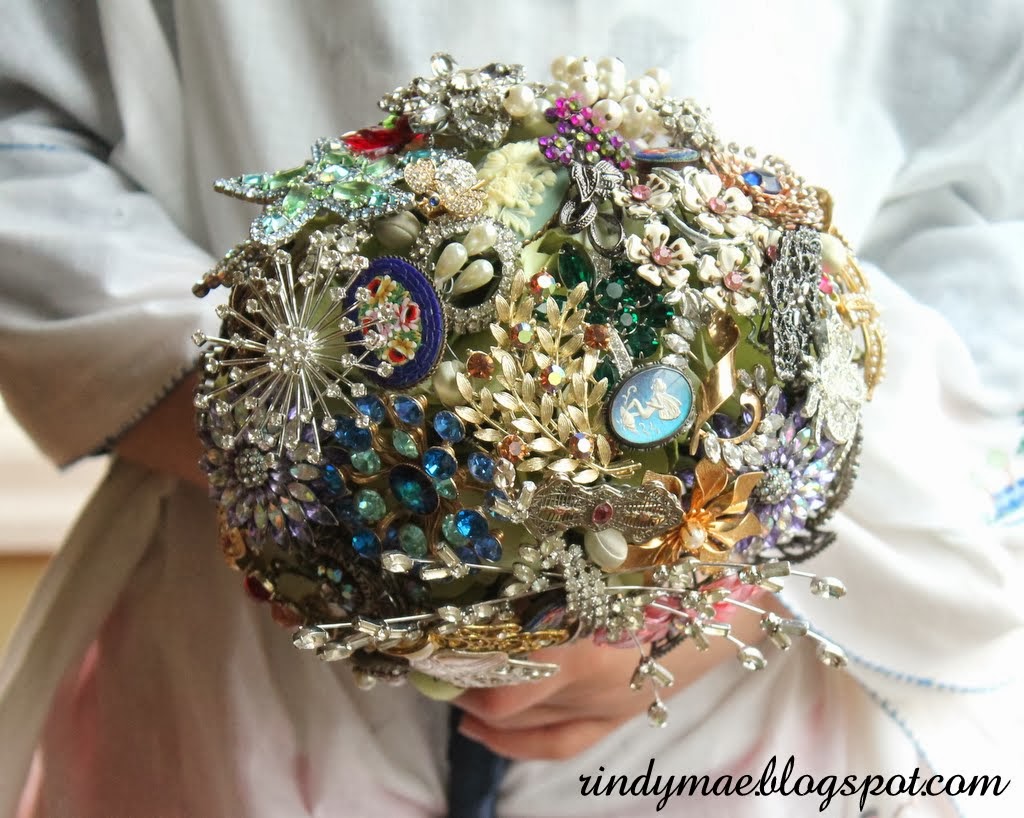 Rindy Mae: DIY Brooch Bouquet