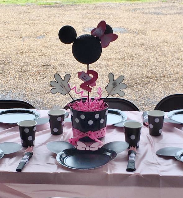 Minnie Mouse Party Table Setup