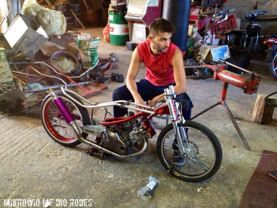 Mikrowio me dio rodes: Moto Θείοπουλος Yamaha Crypton X Dragster