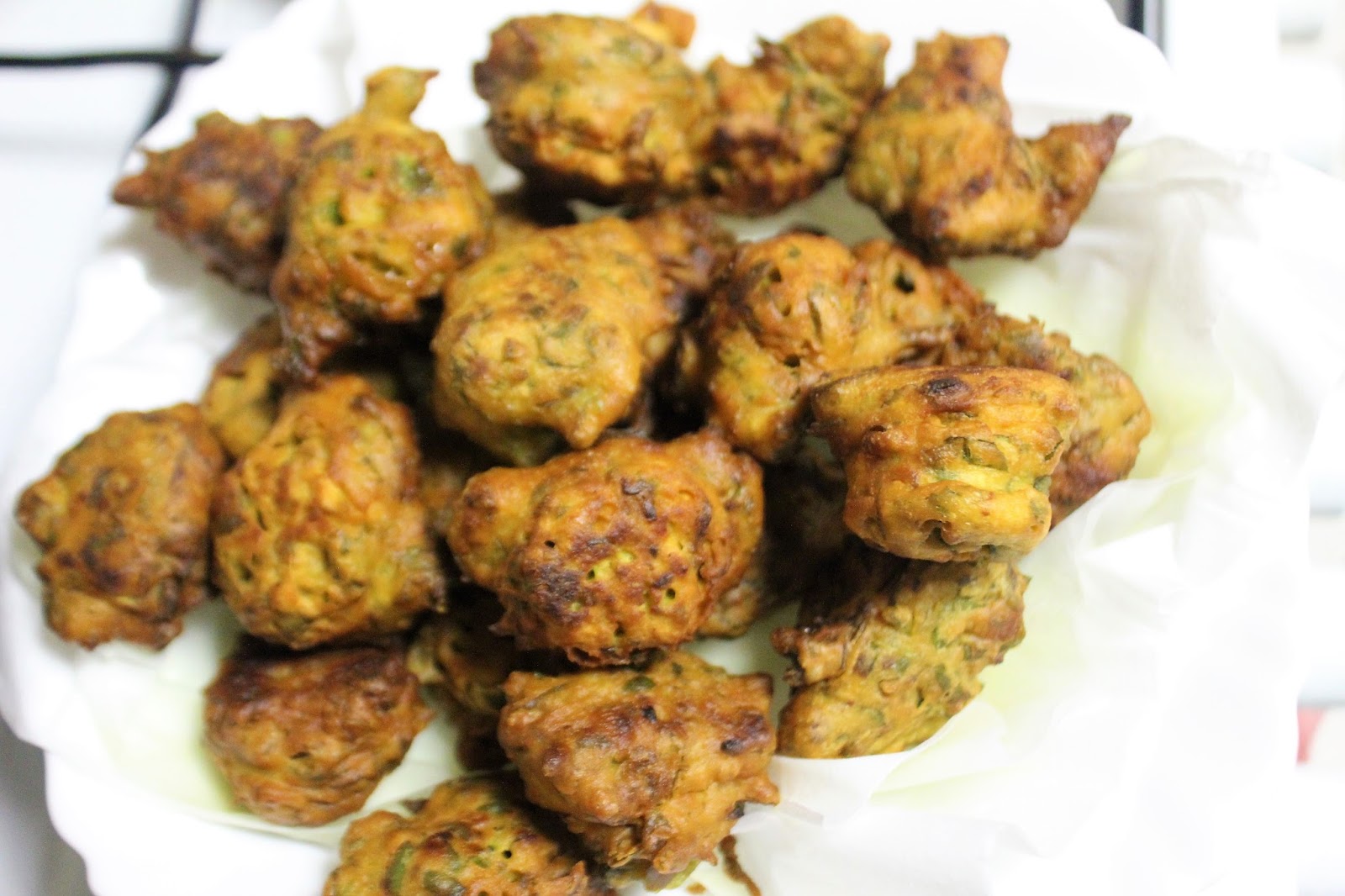 Bethica's Kitchen Flavours: Methi Na Gota (Fenugreek Leaves Pakoras ...