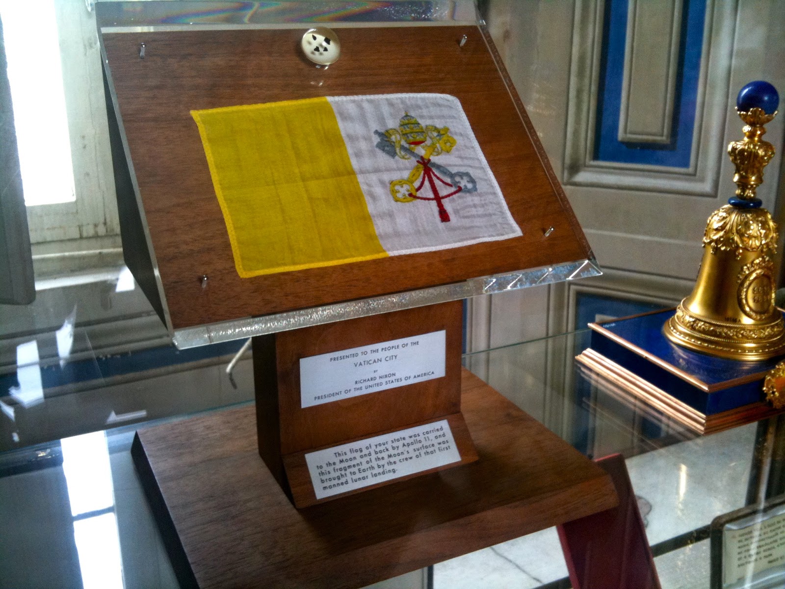 SPACE RELICS: Les Goodwill Moon Rocks d'Apollo 11