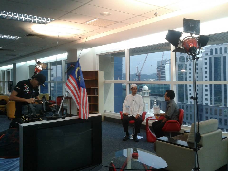 Bersyukurlah: Rakaman resensi buku bersama Sayed Munawar RTM 1