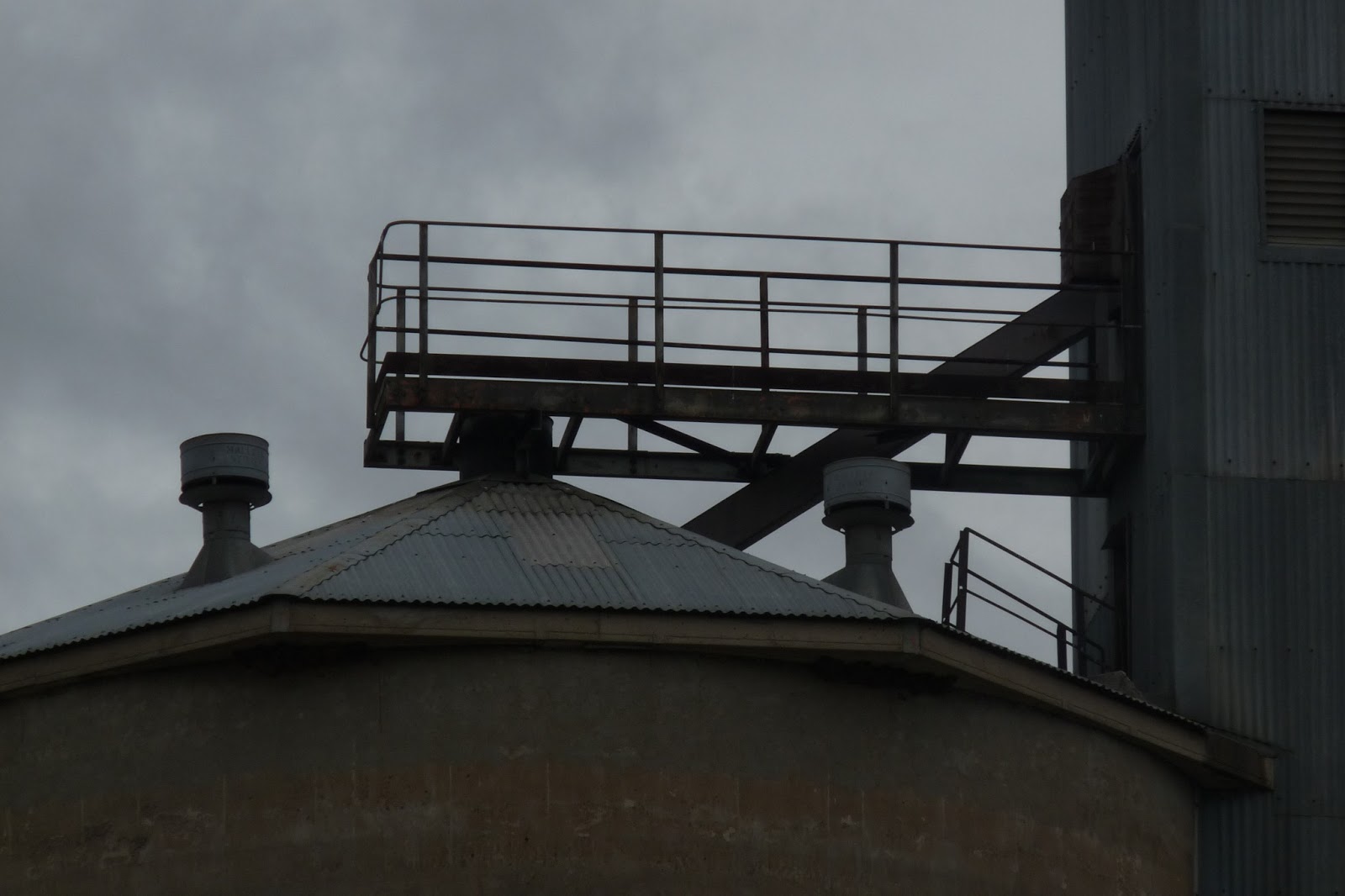 Merriwa S052 Silo Construction in HO: Bins and Bin Roofs