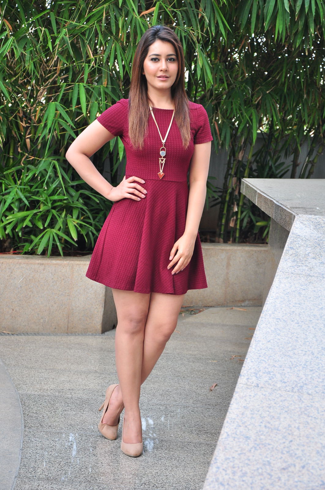 Milky Hot Thighs & Legs of Indian Celebs : Raashi Khanna's Great Milky ...