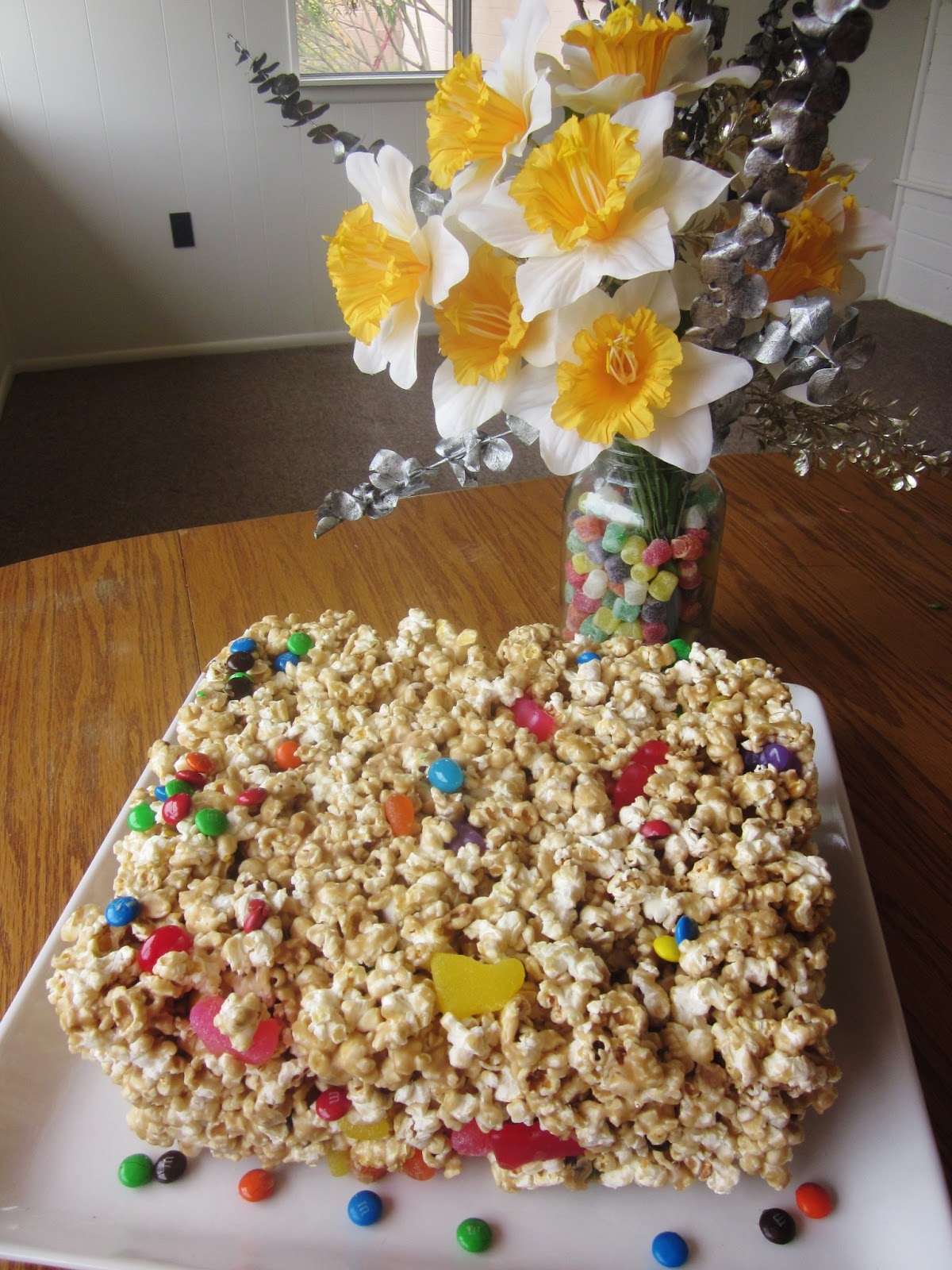 Chef Tess Bakeresse: Easter Popcorn(ball) Cake from the Mega Mom