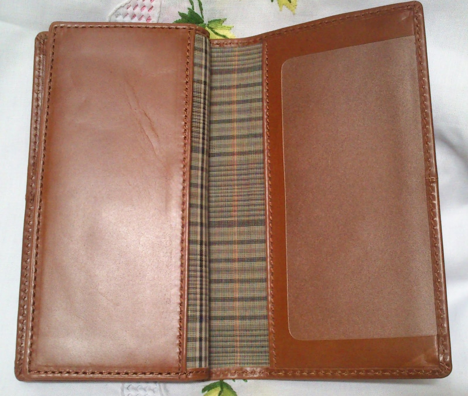 BRANDED ITEM FOR LESS: Fossil Hugh Checkbook Wallet