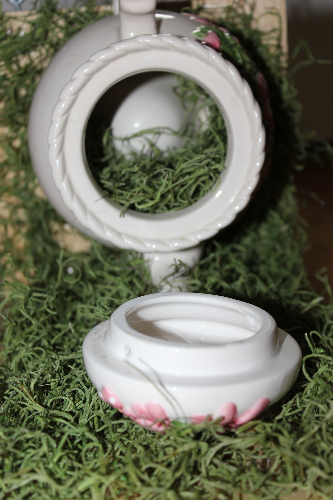 Little Miss Bella's Closet: Teapot bird house tutorial