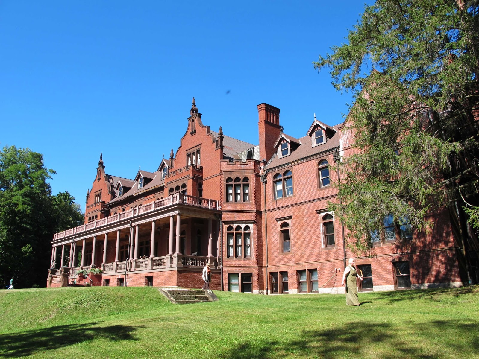 BIG OLD HOUSES: A Tale from the Old House Crypt