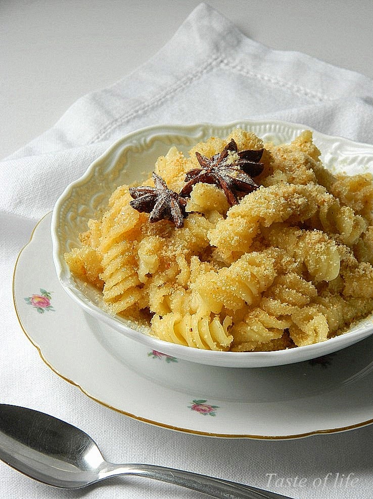 Makarone sa šećerom i prezlama