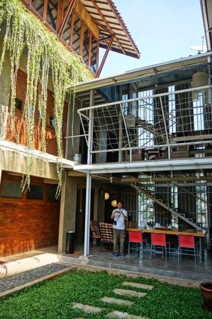 yu sing: rumah produksi samsara pictures, jakarta selatan.