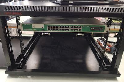 Michael IRDT: Práctica de montaje de un switch en un rack