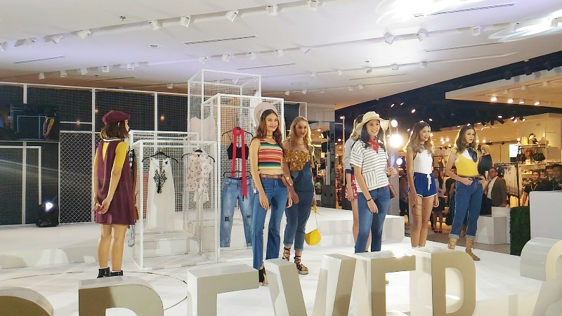 How to Shop Like an IT Girl and Get Your Own Stylist for FREE - For ...