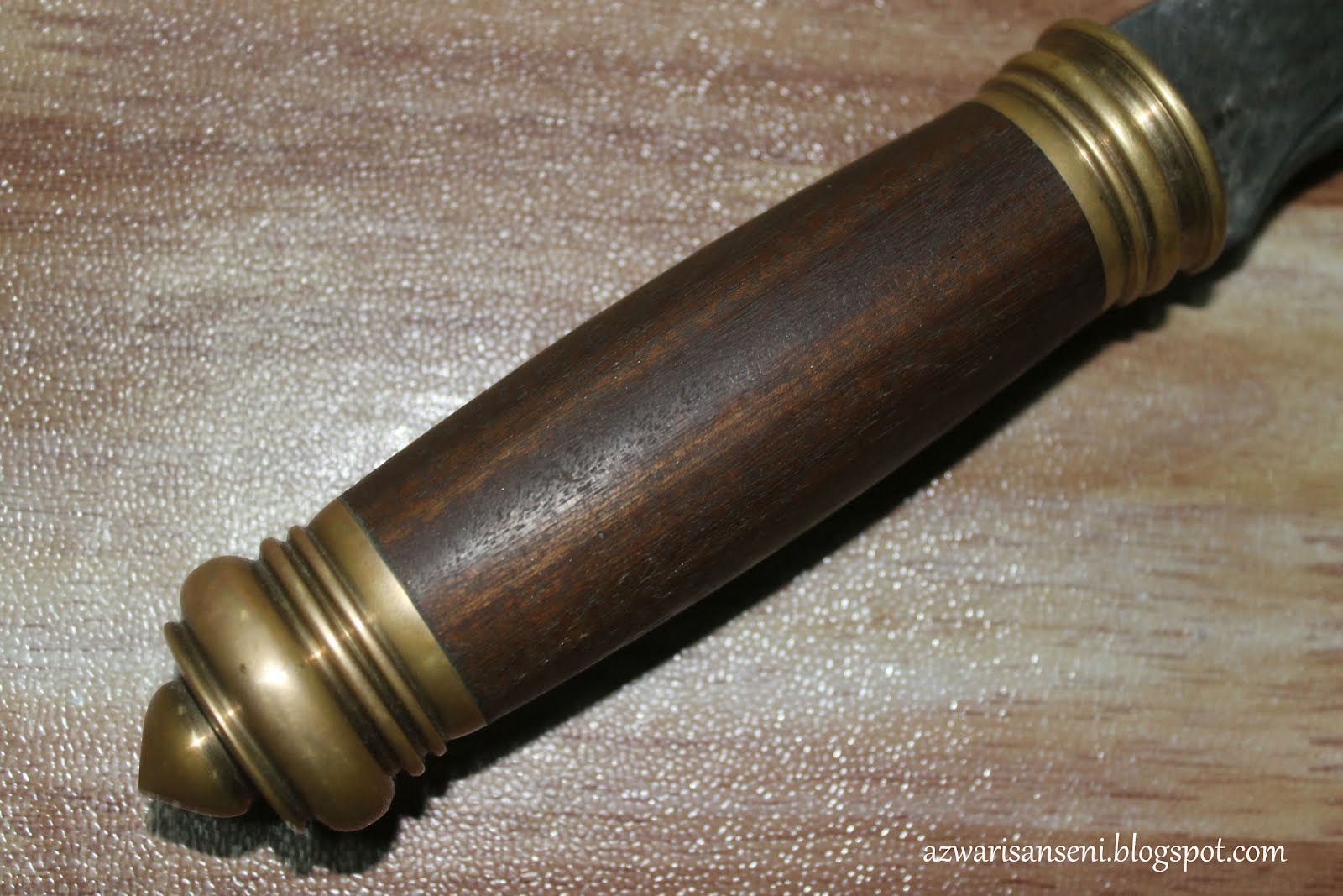 Seni Senjata Melayu: Parang Gurkha Motif Ikan Kelisa (RM500)