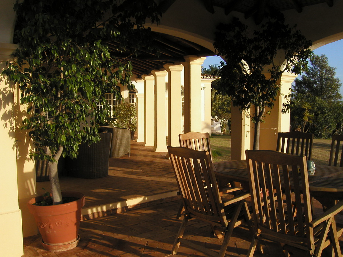 Thiago Braddell Arquitectura, Lda: Alpendres