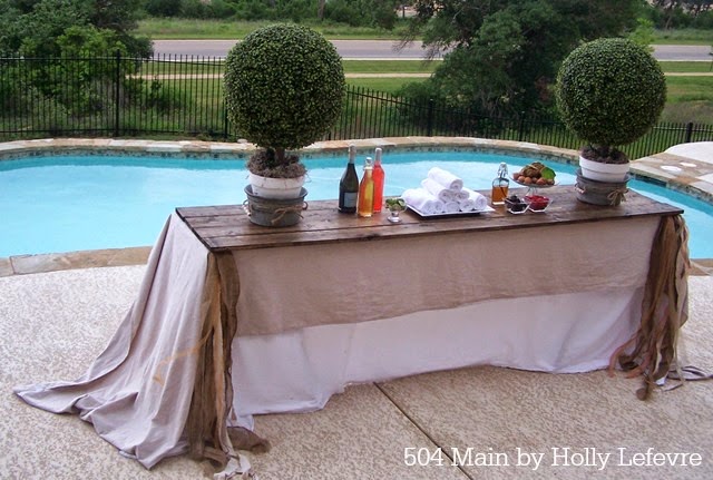 504 Main by Holly Lefevre: Outdoor Buffet Tablescape with Boxwood Topiaries