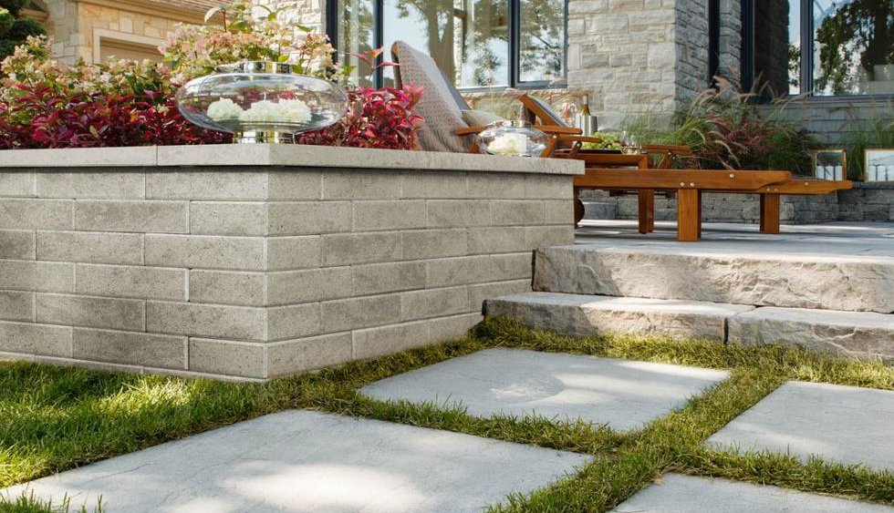 Custom Stoneworks & Design Inc.: Raffinato Wall made by Techo-Bloc ...