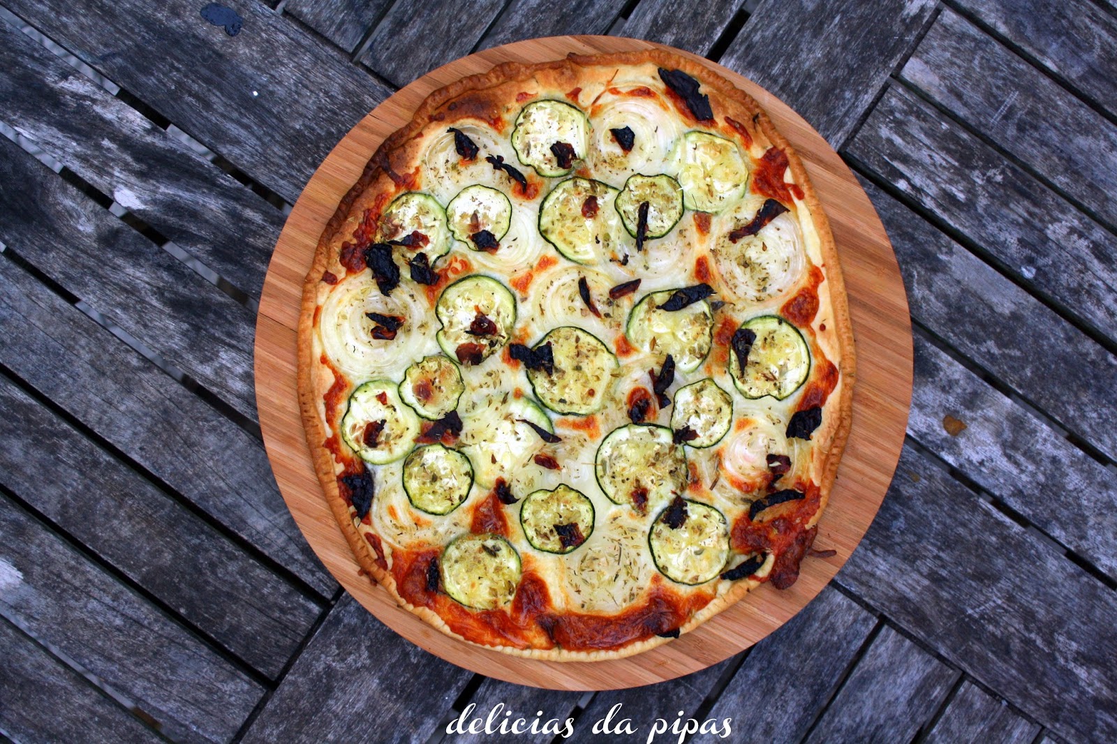 Delícias da Pipas: Pizza de courgette e cebola