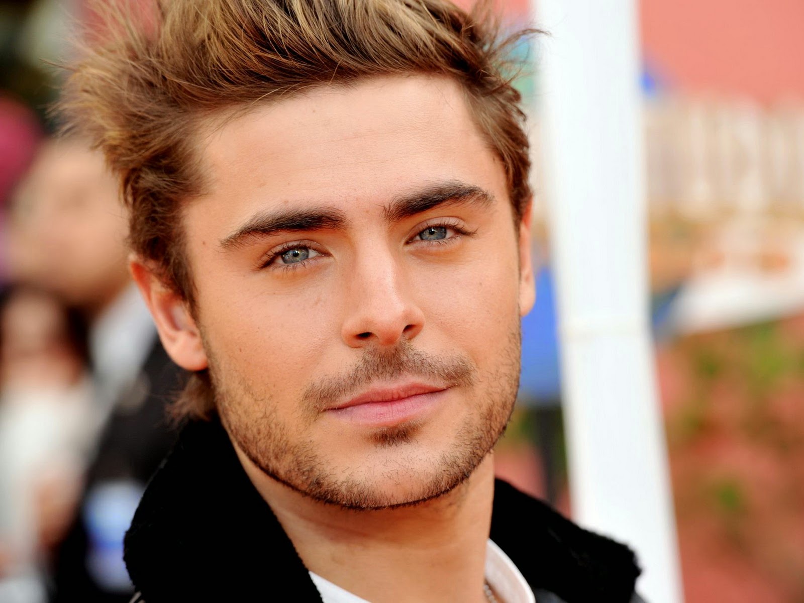 UP DATE ABOUT THE WORLD: Zac Efron