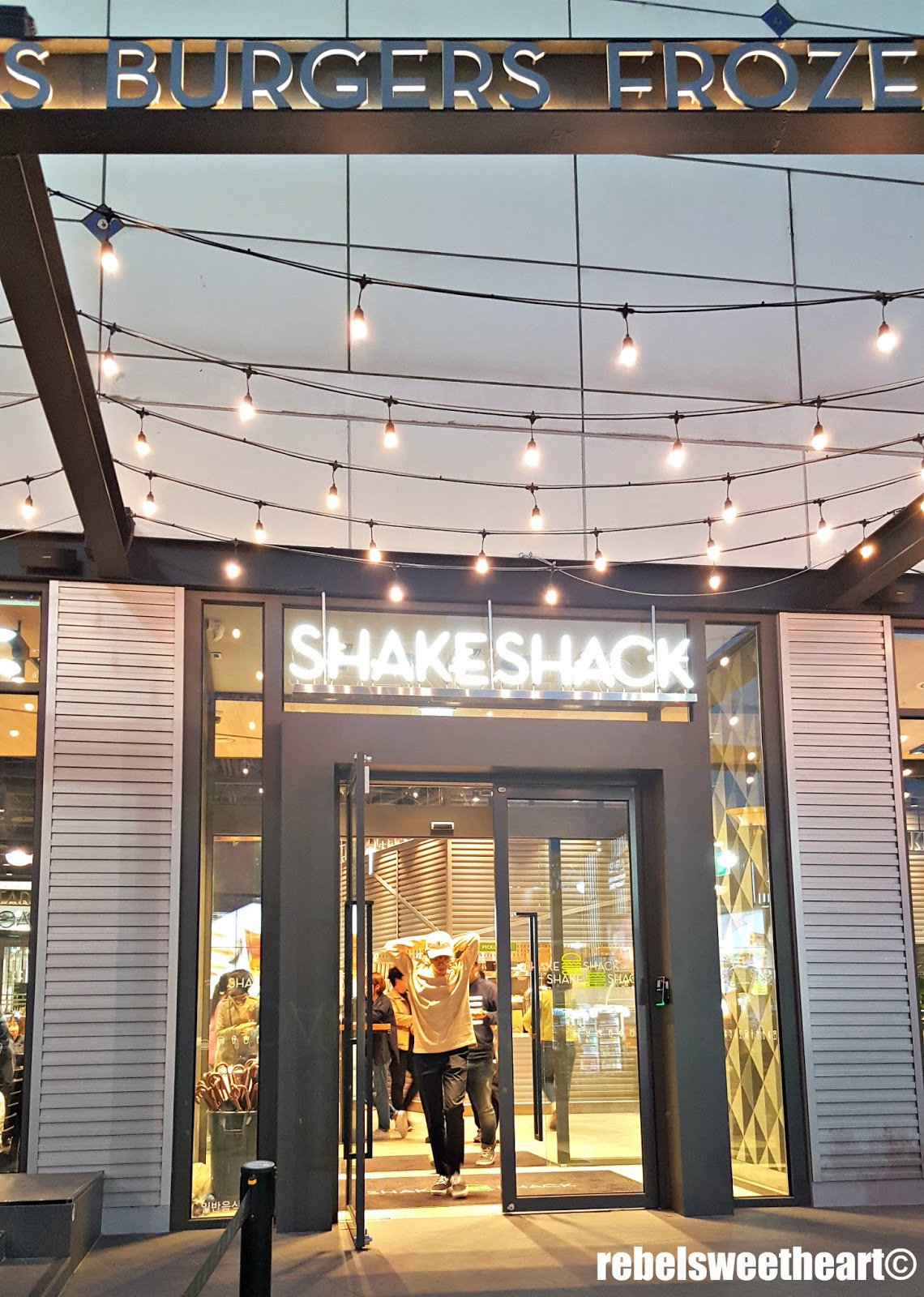 The Rebel Sweetheart.: Foodie Goodie | Shake Shack at Dongdaemun, Seoul.