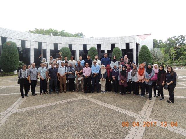 Walk Walk: Visit to IPK Sarawak [Construction Management Masters Students]