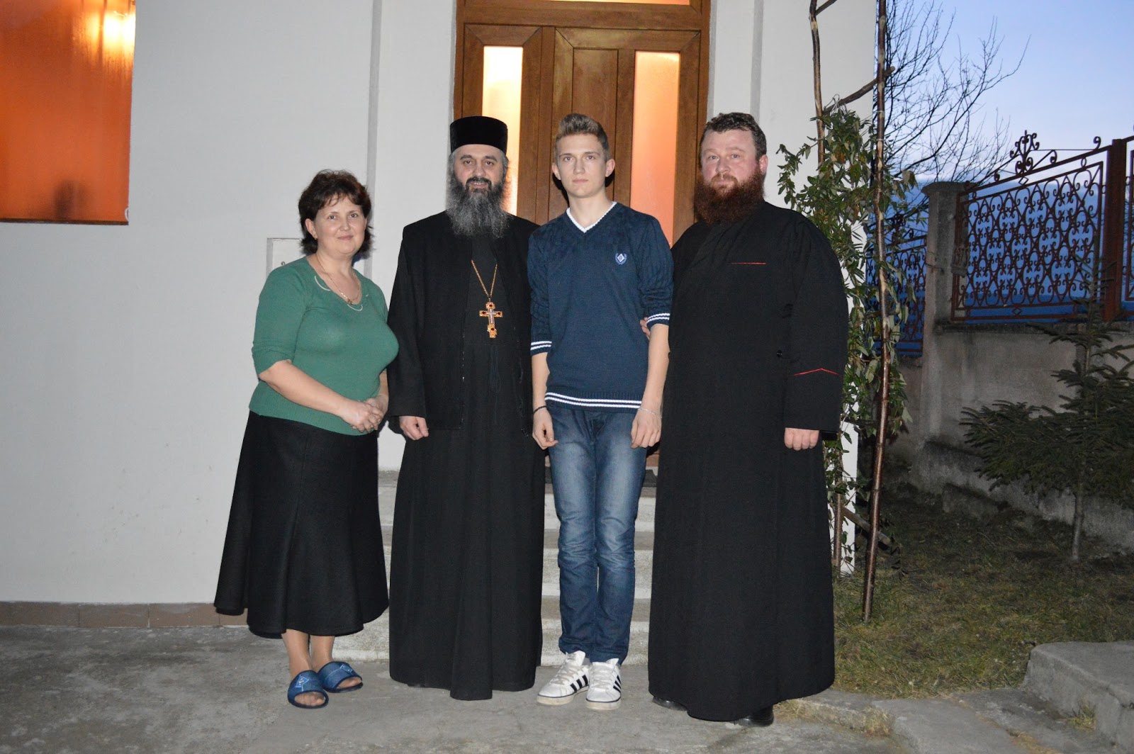 Dar!: Sfestanie la casa parohiala din Popesti...!