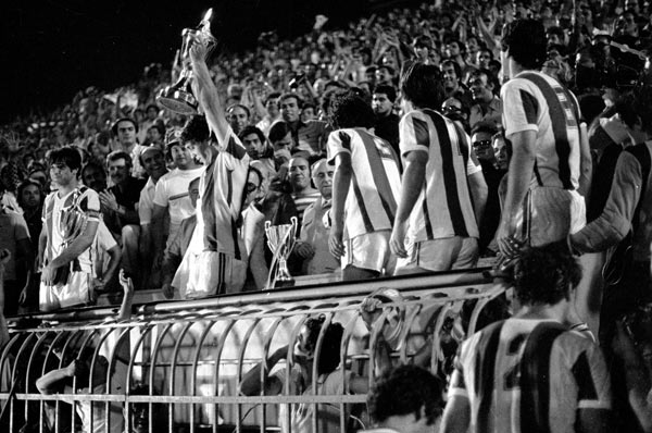 ιστορικος ποδοσφαιρου: Η ΙΣΤΟΡΙΑ ΤΟΥ ΟΛΥΜΠΙΑΚΟΥ ΧΡΟΝΙΑ-ΧΡΟΝΙΑ (1980-1984)