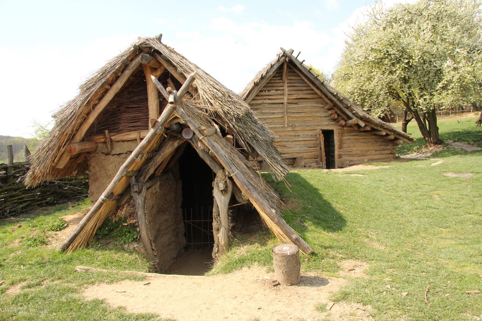 Slovanské Hradiská: Domy Slovenov