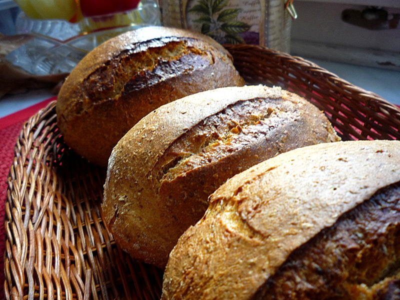 AdamPiekarz: bułki razowe na zakwasie