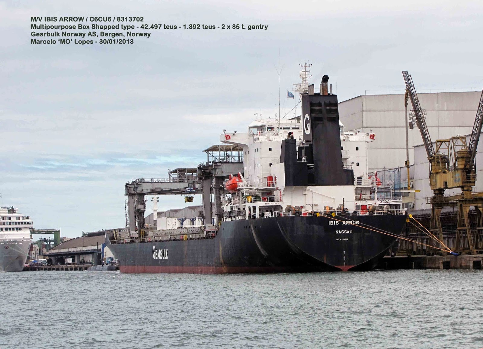 Santos Shiplovers: M/V Ibis Arrow / C6CU6 - Em operação no Armazém 30