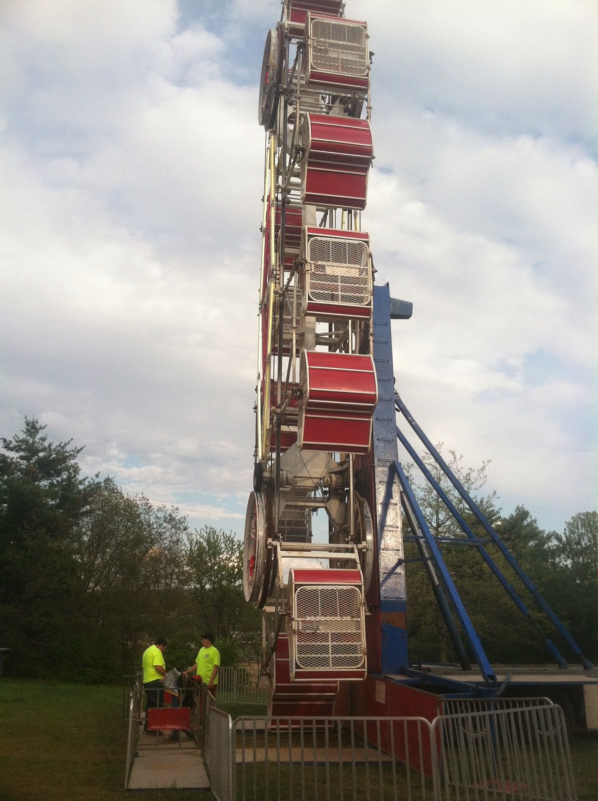 Carnival Chasing : Its carnival Time Shaw & Sons Amusements in