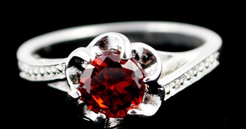 The story of Rudolph Valentino and his Mysterious Ring ~ DNB Stories