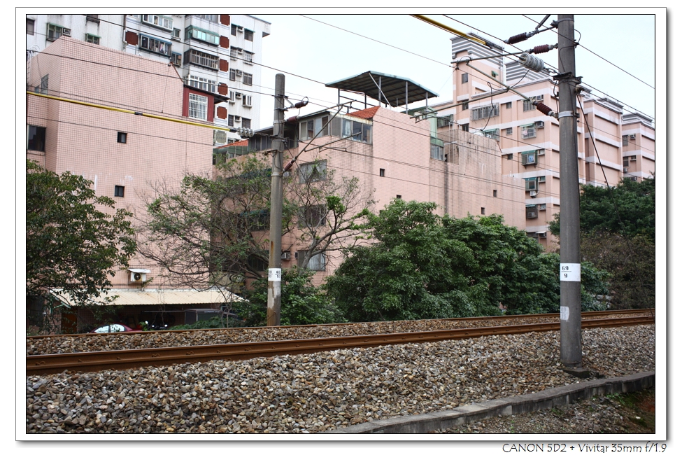 shutter releasing: Vivitar 35mm f/1.9