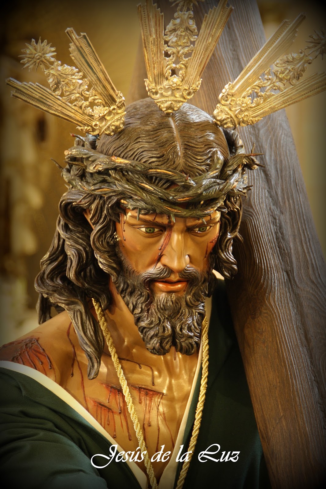 El Carmen, camino de Luz: ¿Es correcto vestir con túnica verde una ...