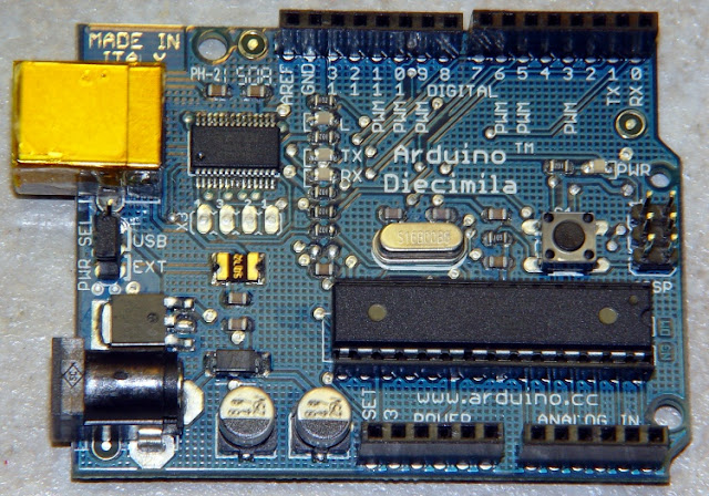 Professor e Técnico Marcos: Arduino a História