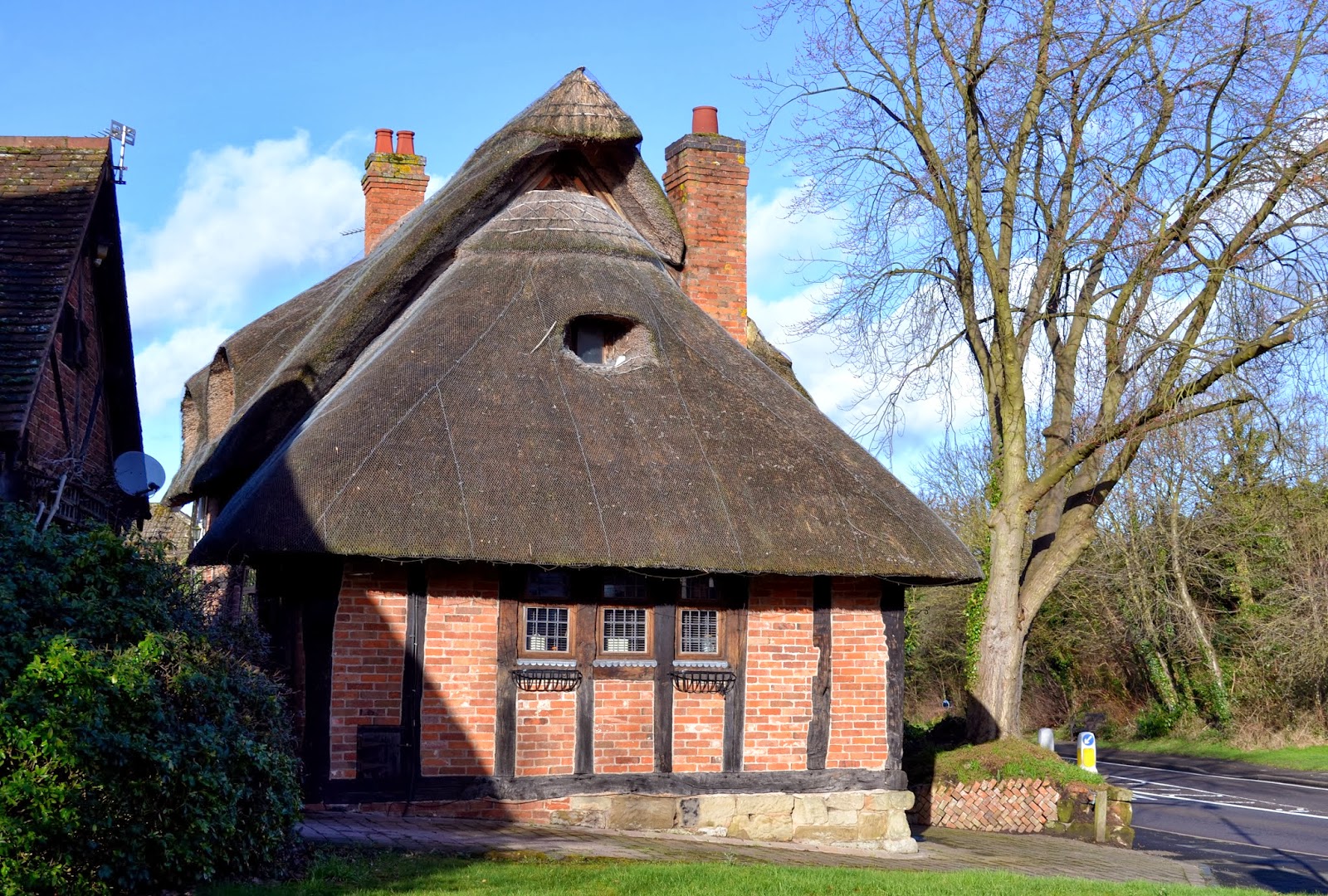 Today Around Coventry: Thatched Roof Thursday #60 - Leek Wootton