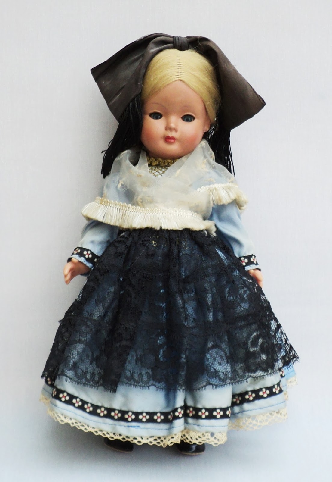 World Costume Dolls: MERRY CHRISTMAS - (and dolls from Korea and France)