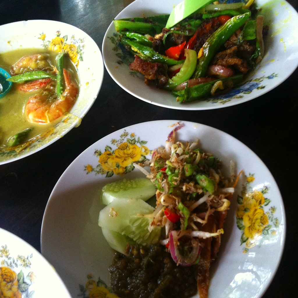 Ini Cerita Jalan dan Makan !!: JJCM : Watie Corner Kedai tepi Kubur