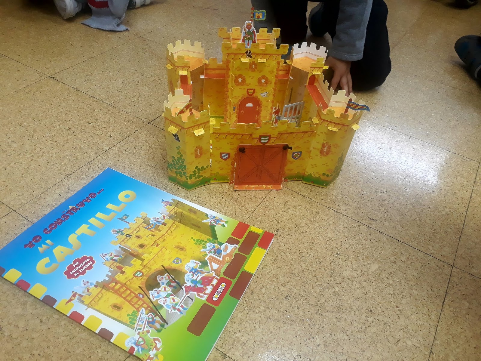 UN PEQUEÑO MUNDO DE COLORES: Proyecto: Vida en el castillo