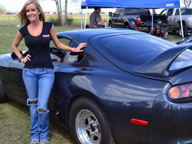 Juggy Jessica катается на Supra как Pro