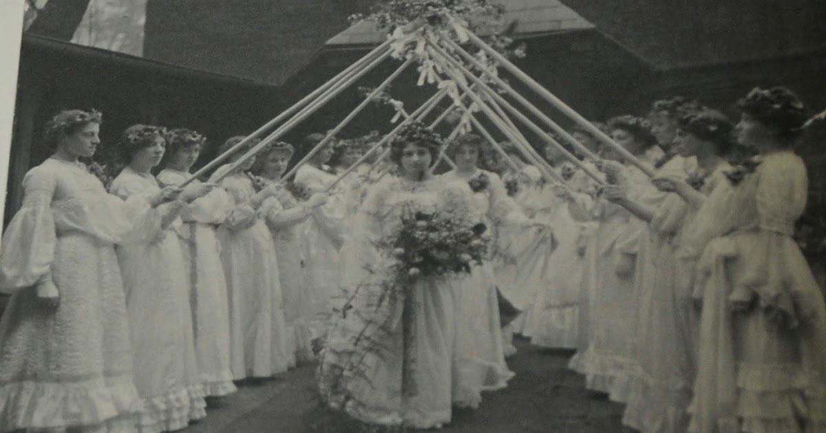 Fascinating Vintage Photos Capture May Queen Festivals of Whitelands ...